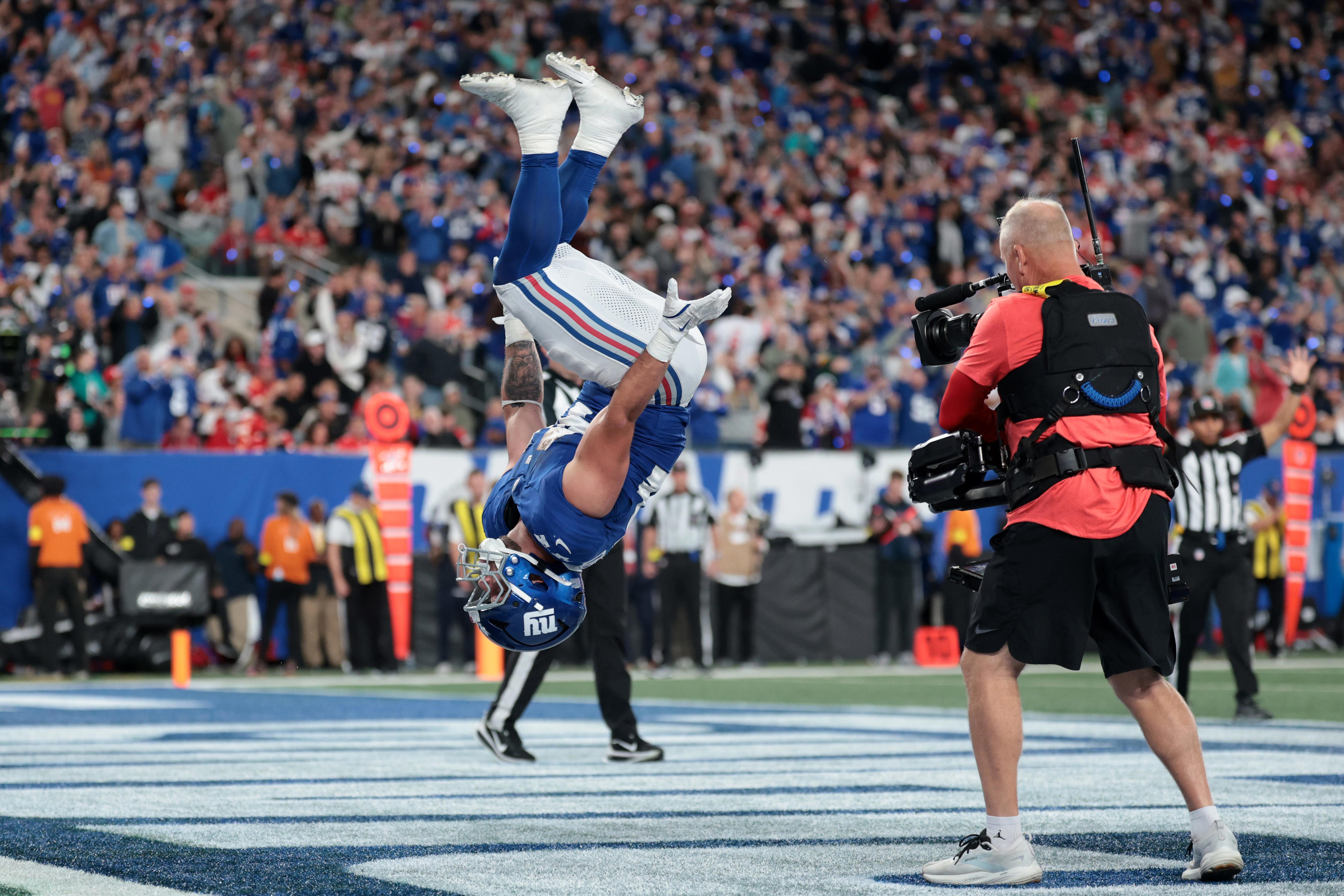 See it: Giants' Cam Skattebo does backflip at charity softball game