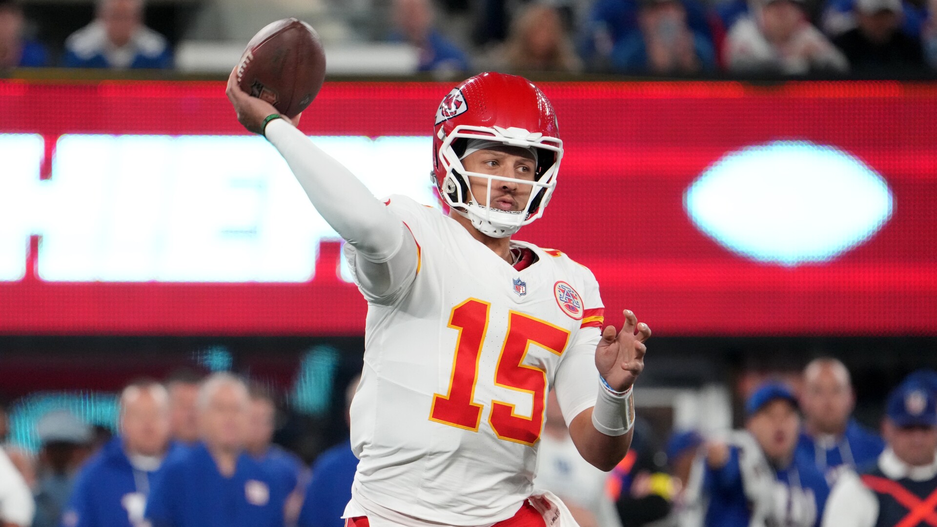 Patrick Mahomes 5-yard touchdown gives Chiefs 16-6 lead
