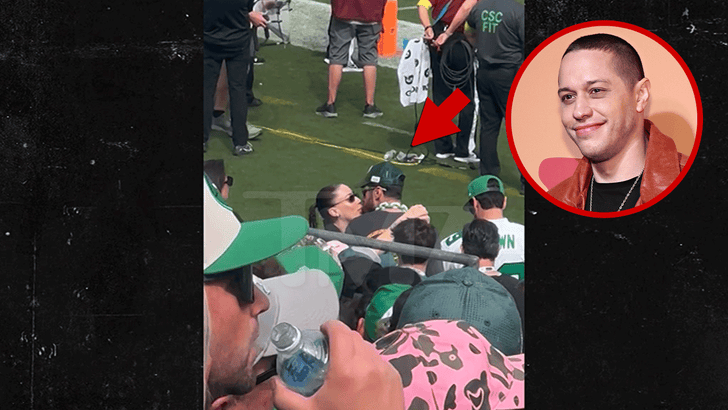 Pete Davidson packs on PDA with Elsie Hewitt at Eagles game