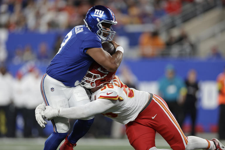 Patrick Mahomes and the Chiefs beat the Giants 22-9 for their first win ...