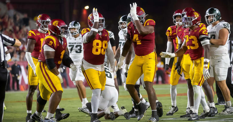 USC Trojans move up in AP, Coaches Polls after beating Michigan State