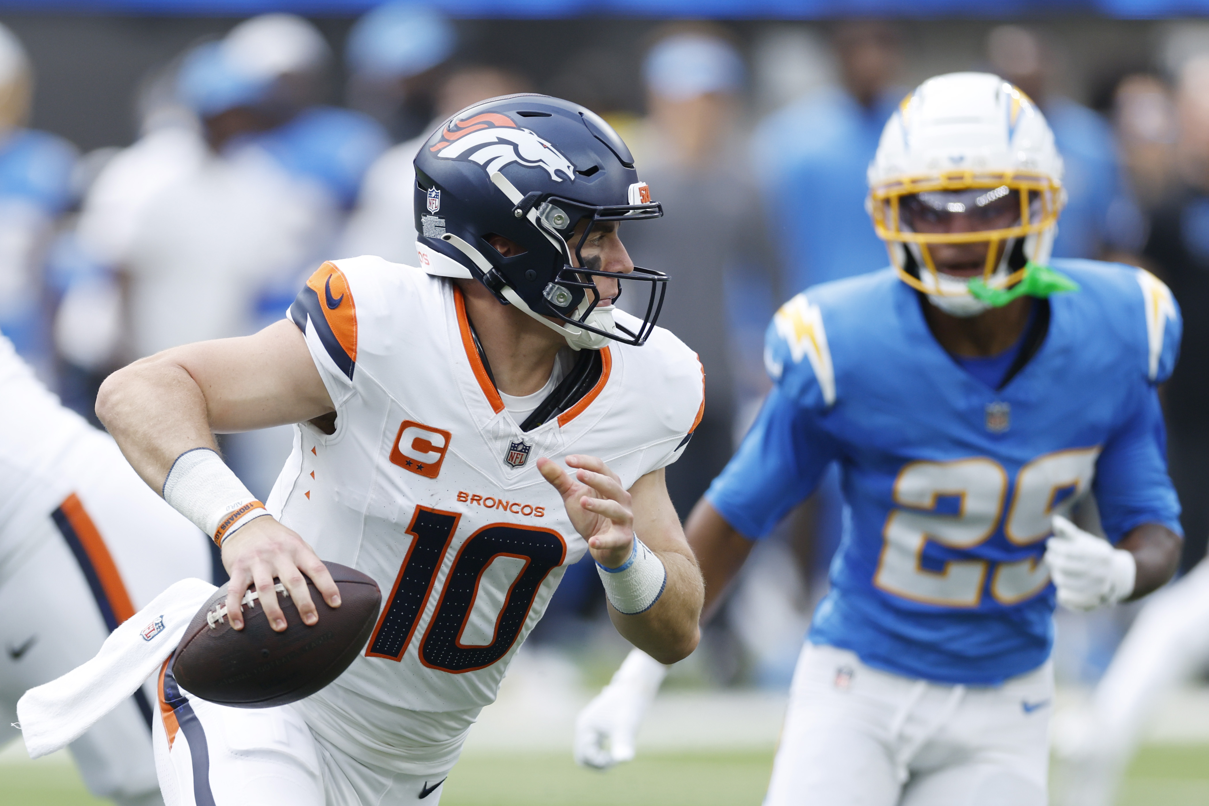 Horse tracks: Payton treating Chargers 'like a playoff game'