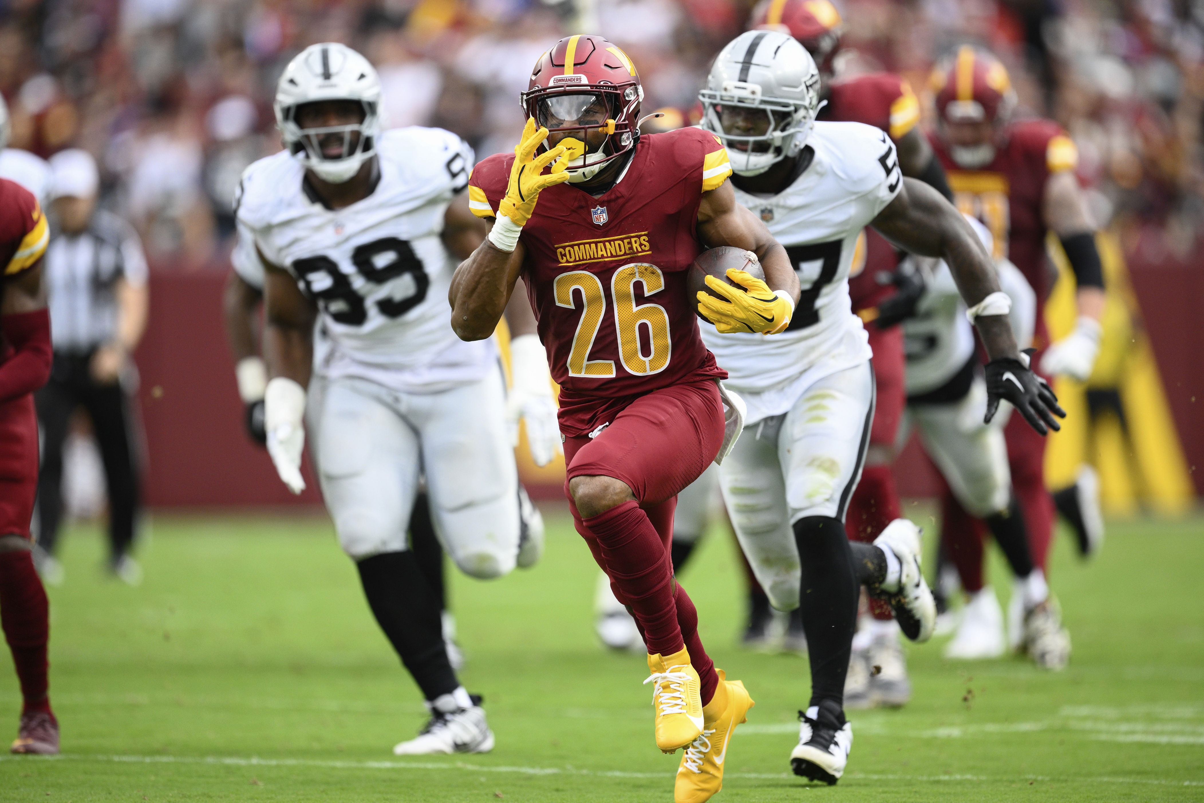 Commanders go to ground and pound the Raiders at home