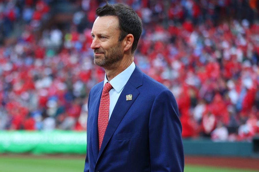 Bill DeWitt III meets Pope Leo XIV, gifts him Cardinals jersey