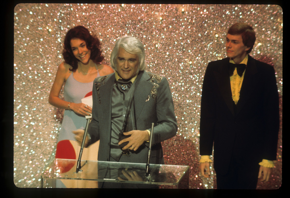 This 1975 Country Hit Sparked a Shocking Awards Show Moment That Still ...