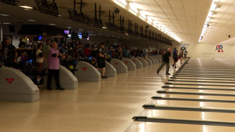 Landmark Lanes hosts final tournament before closing doors