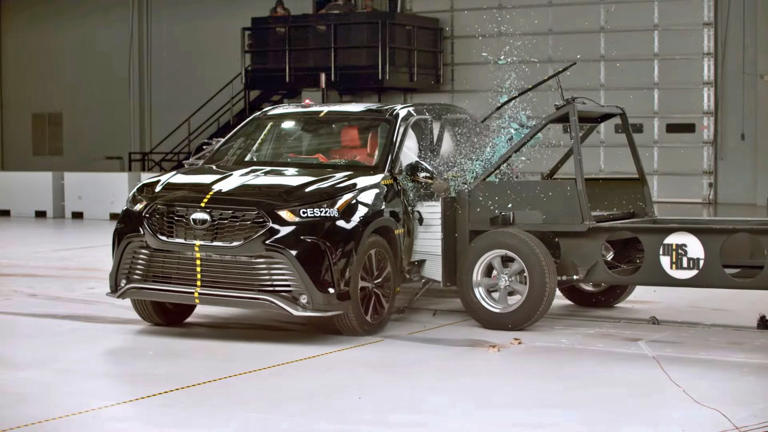 10 Cars and SUVs with Poor IIHS Safety Ratings for 2025