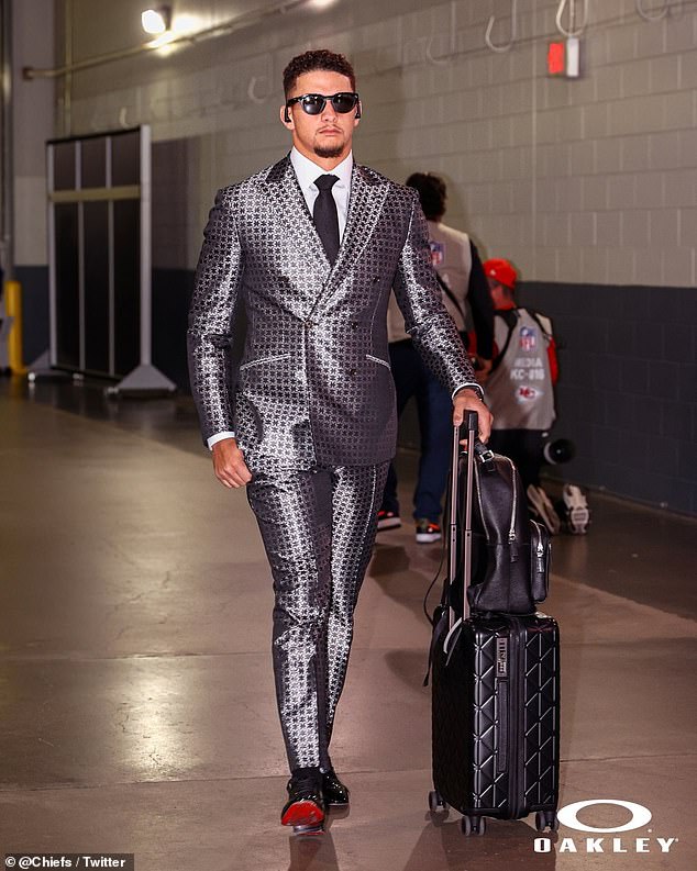 Patrick Mahomes leaves fans split with VERY bold silver suit for Chiefs ...