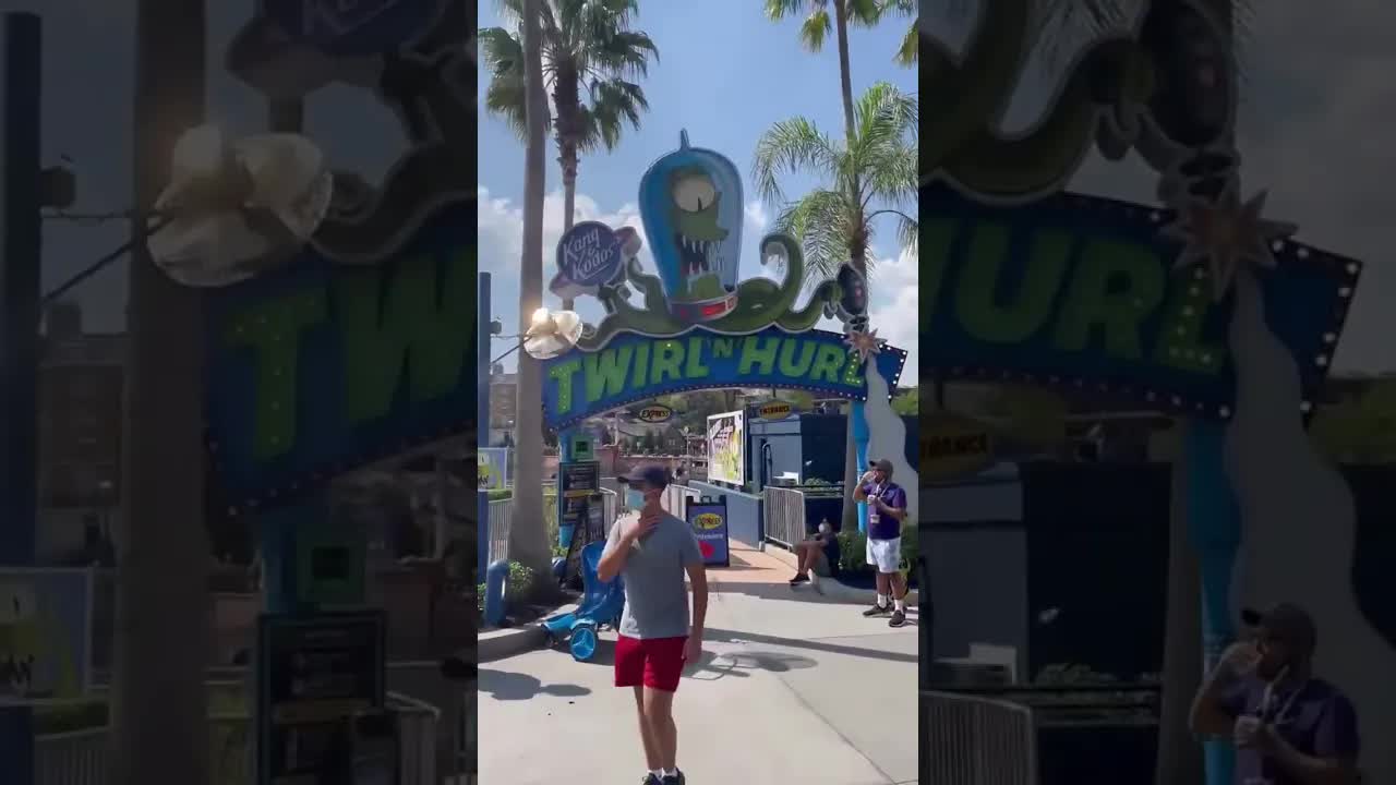 universal studios florida: exploring springfield simpsons area!
