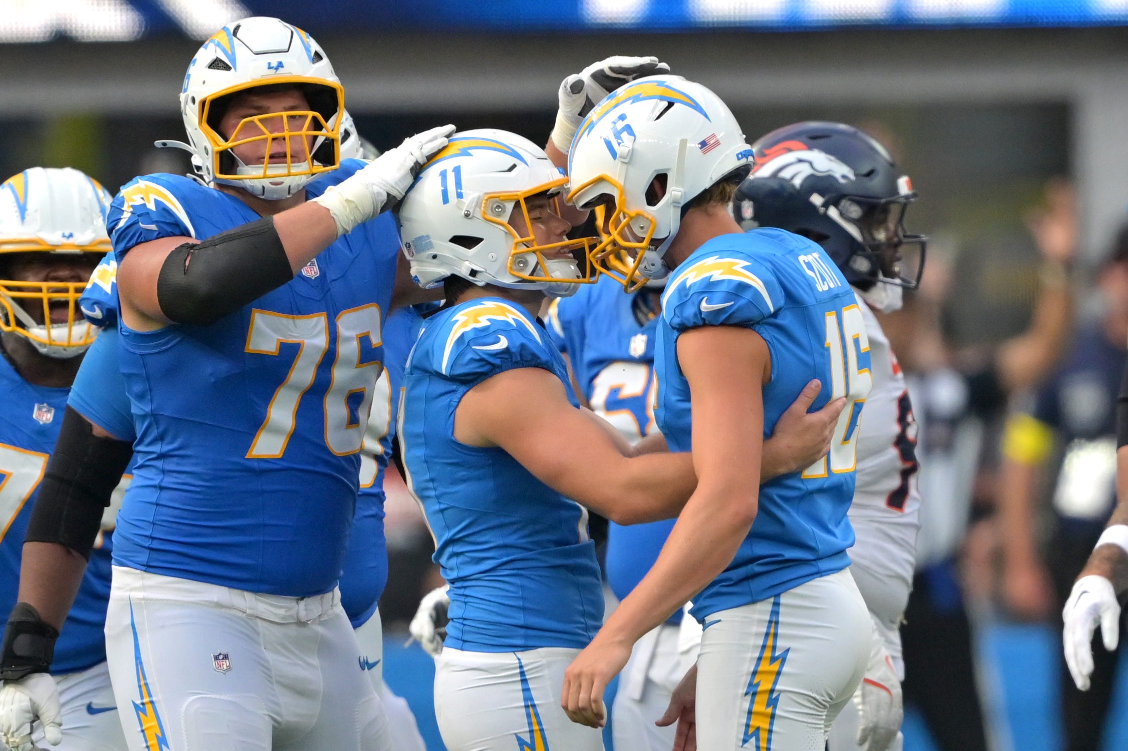 Chargers vs. Broncos highlights: NFL Week 3 game score