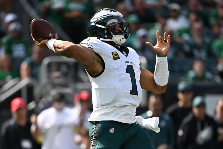 Second-half decision pays off for Eagles in dramatic comeback win