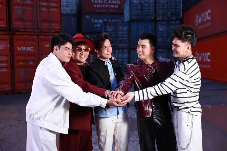 Nghi vấn quảng cáo trang cờ bạc, Ưng Hoàng Phúc lặng lẽ xóa MV