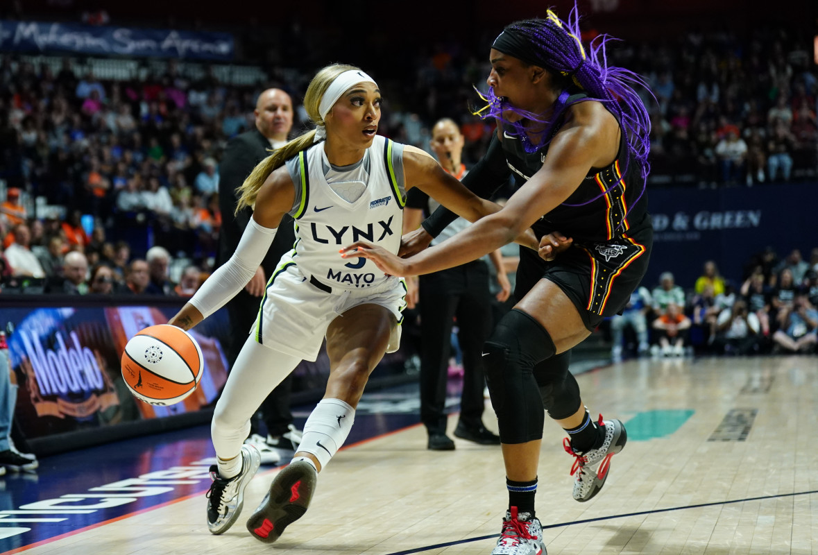 Lynx Announce Unfortunate DiJonai Carrington News Before Mercury Game
