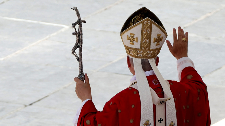 There Are Two Destinations In Italy Tourists Can See The Pope In Rome ...