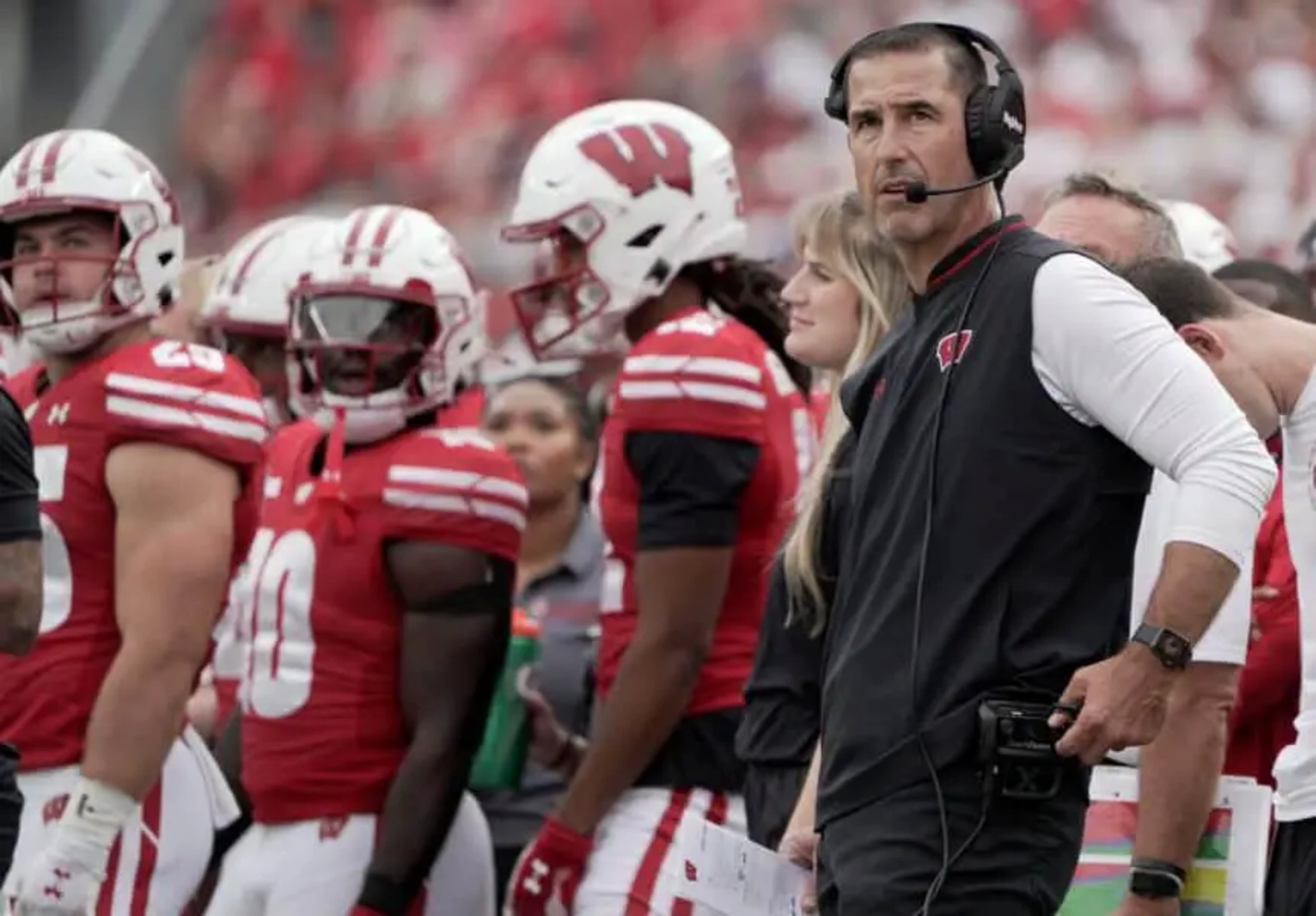 Strong Wisconsin Badgers’ underclassman receiver returns following ...