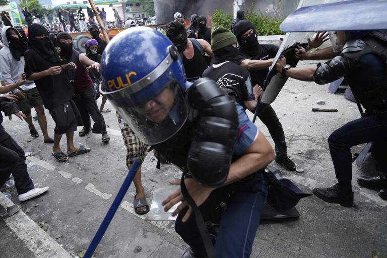 More than 200 arrested after anticorruption protests in Philippines