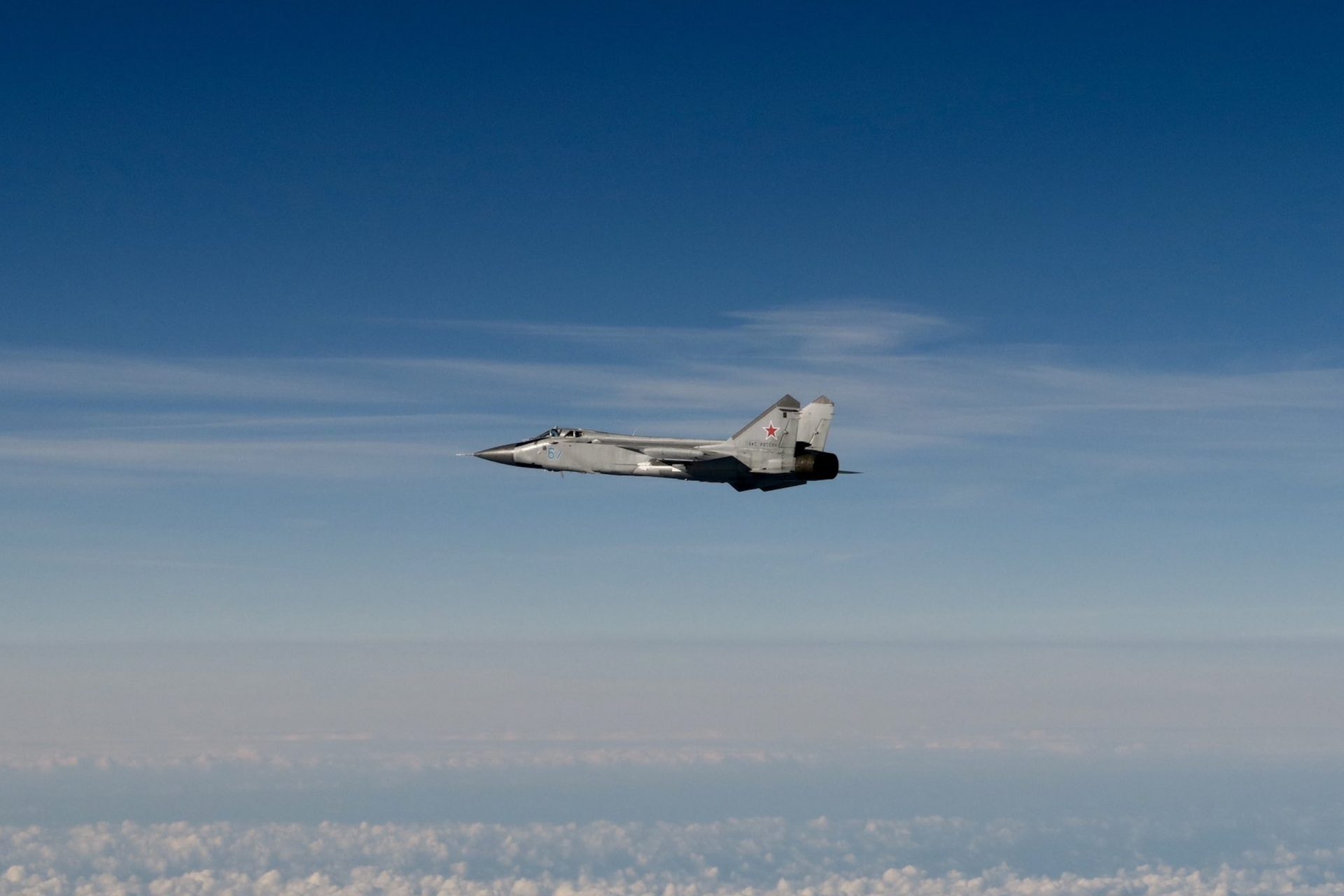 Putin cruza los límites: tres cazas de combate rusos violan el espacio ...