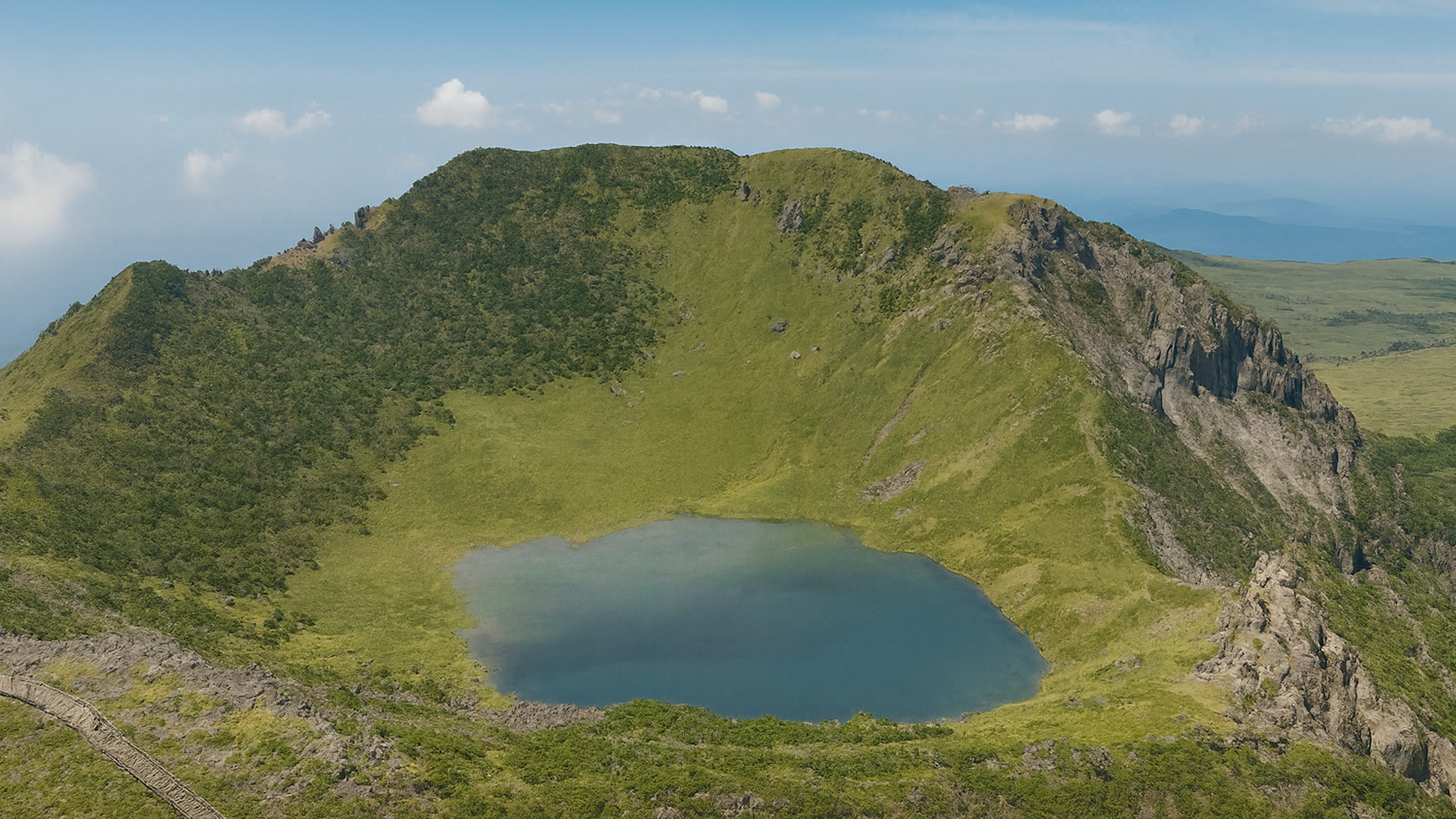 Exploration du lac du cratère Baengnokdam sur le Hallasan - Corée du ...