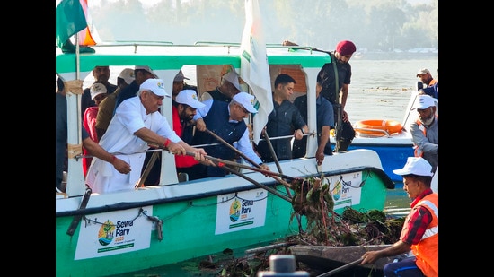 Dal Lake cleaner due to conservation efforts: J&K LG