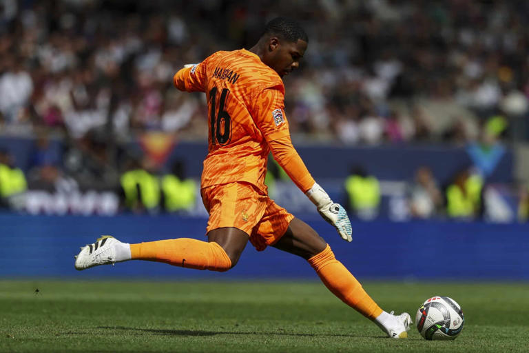 Kova päätös Valioliigassa – Tämä mies nousi Gianluigi Donnarumman edelle