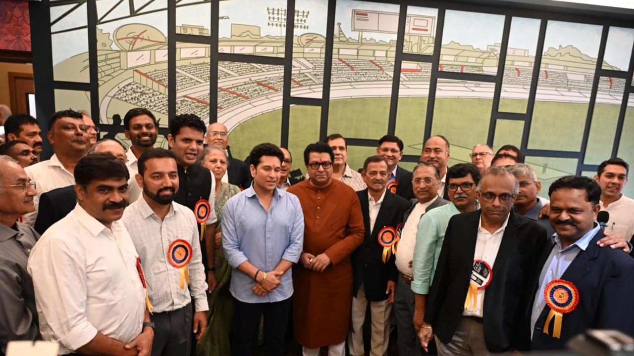 `I remember eating Jaya and Gopal`s vada pav with my friends...`: Tendulkar