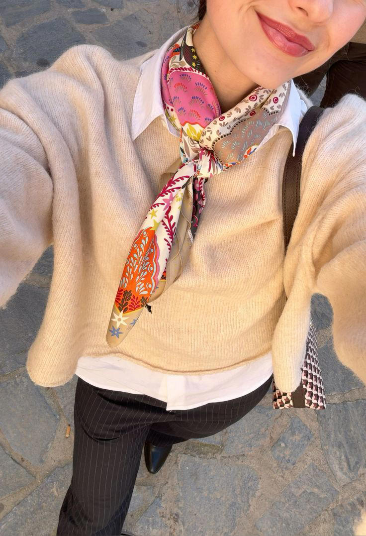 Cara Memakai Scarf Pendek di Leher, Sentuhan Simpel Namun Stylish