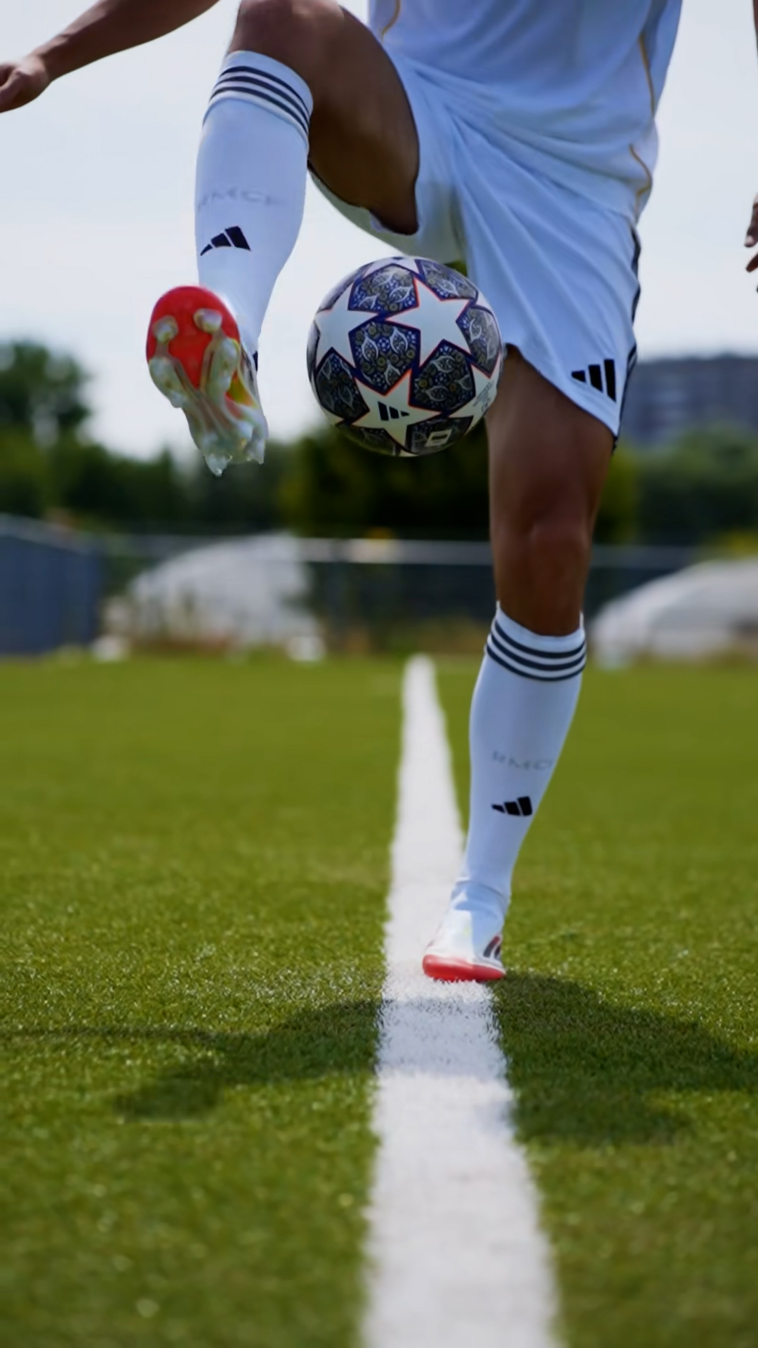 Ball Juggling Techniques with a Creative Touch – Soccer