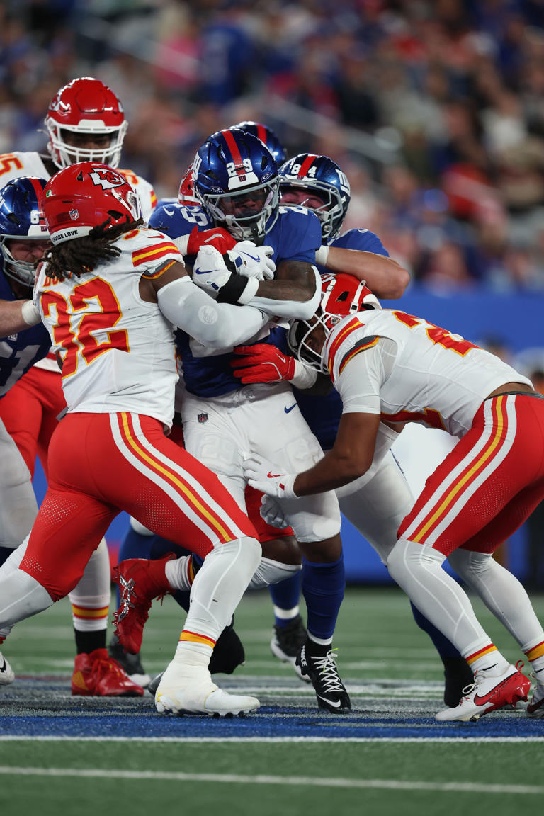 Chiefs-Giants Rapid Reaction: A steady defense saves an inconsistent ...