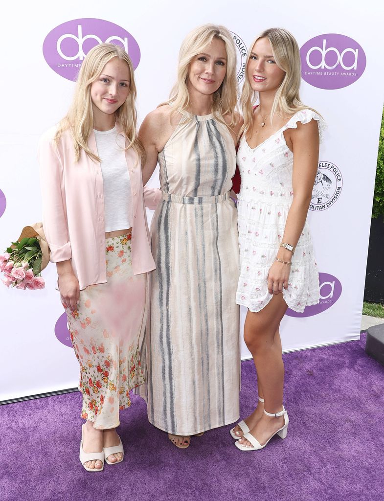 Jennie Garth looks stunning as she steps out with two daughters Fiona ...