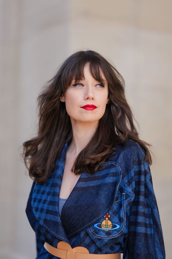 How I learned to style my bangs like the Parisian cool-girls