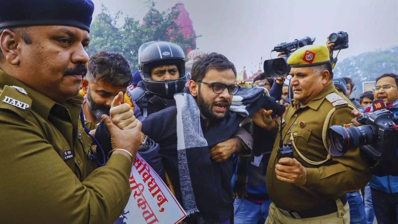 2020 Delhi riots larger conspiracy case: Supreme Court issues notice on ...