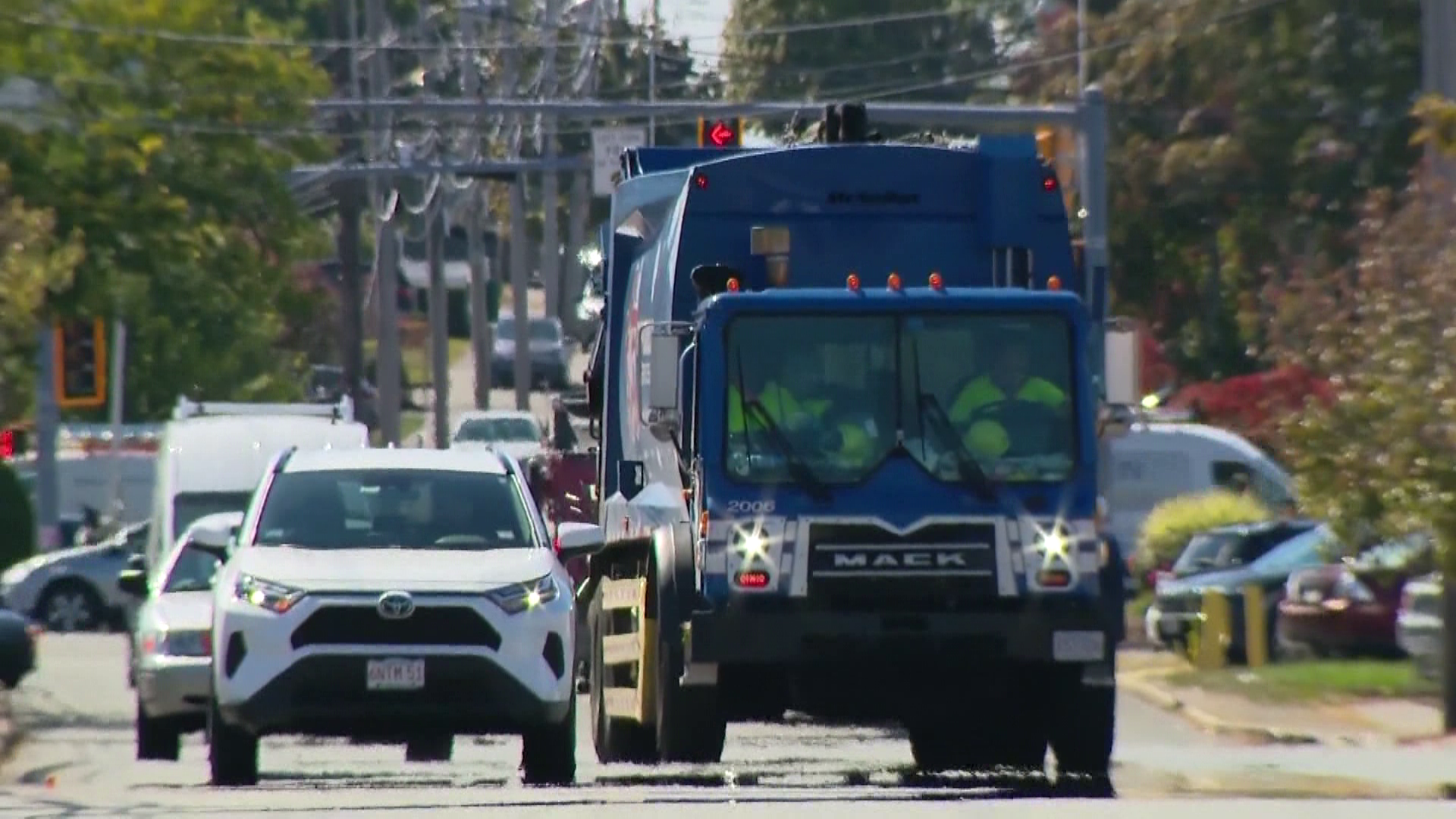 Republic Services trash workers head back to work after deal reached