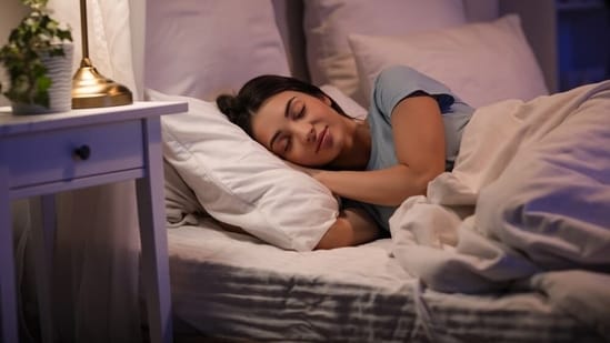 Neurosurgeon reveals poor sleep is ‘worse than alcohol’ for your brain ...