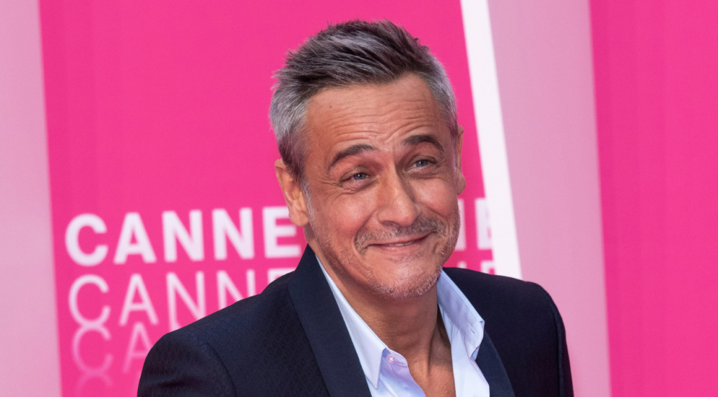 Jean-Michel Tinivelli (Simon Coleman) est-il en couple ou célibataire