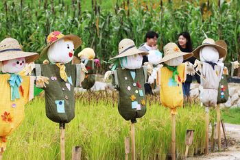 Scarecrows herald autumn