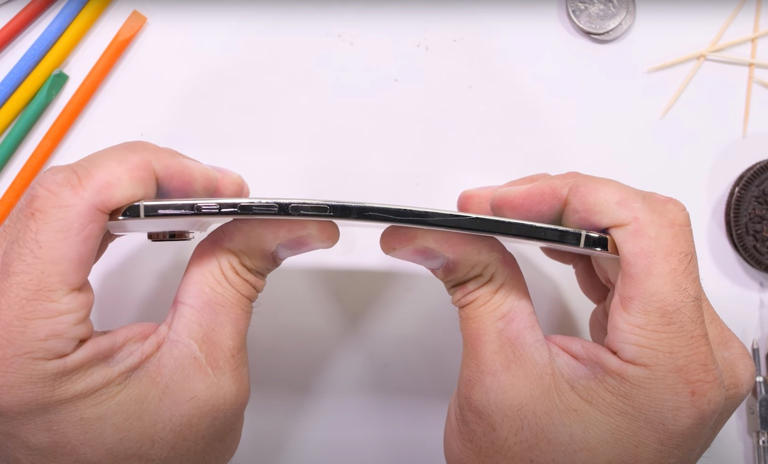 iPhone Air : pliera-t-il (enfin) sous la torture