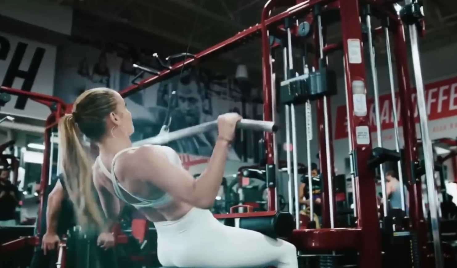 Así entrena Jennifer Lopez a los 56 años