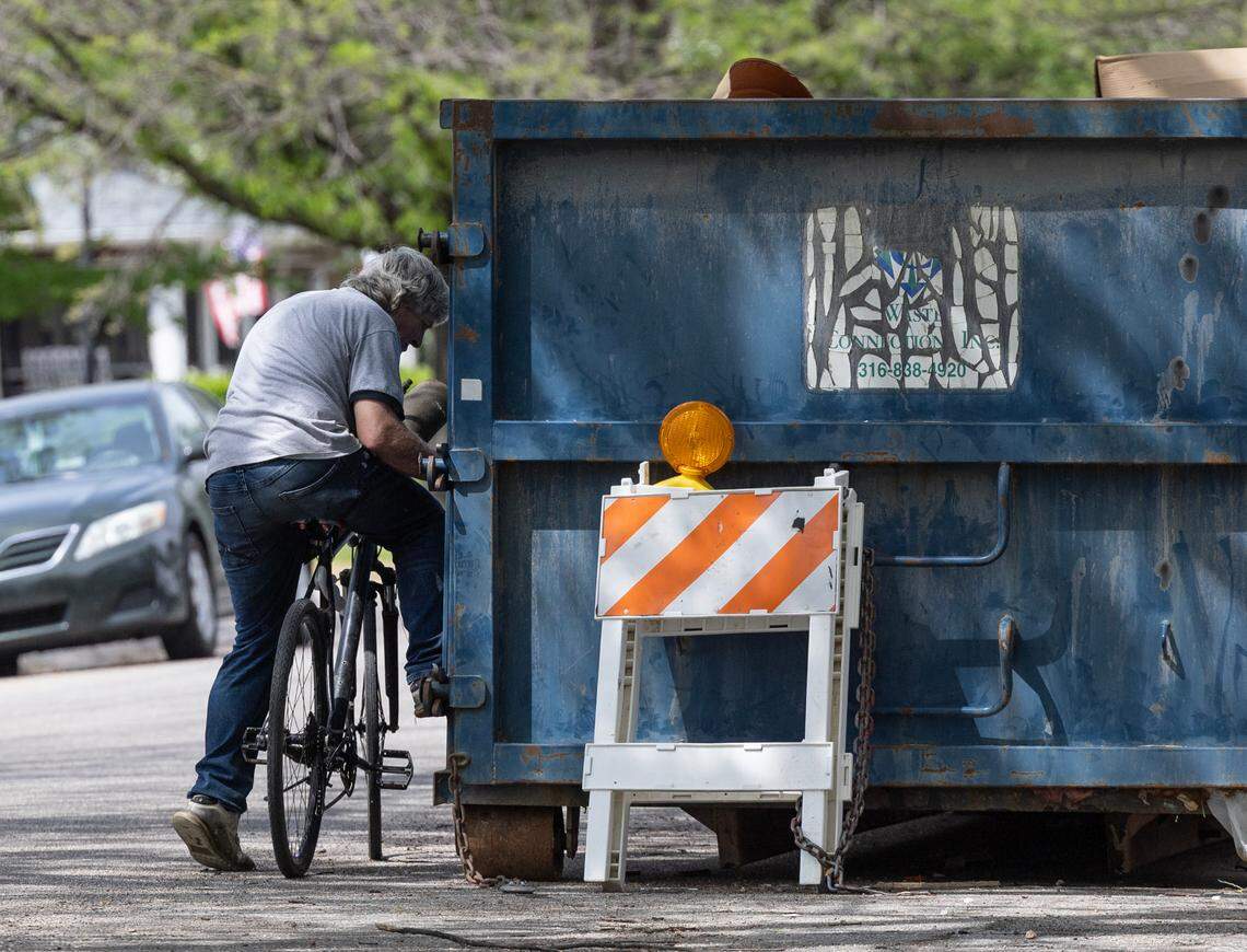 When stores throw away new items, is it legal to dumpster dive in Kansas?