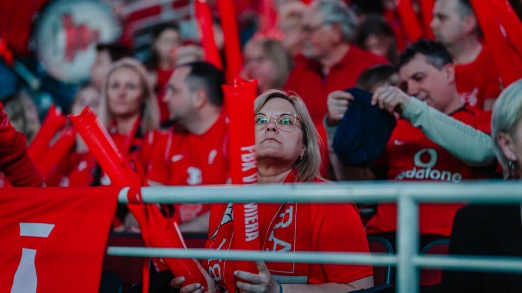 17 things some parents do in public that could embarrass their kids