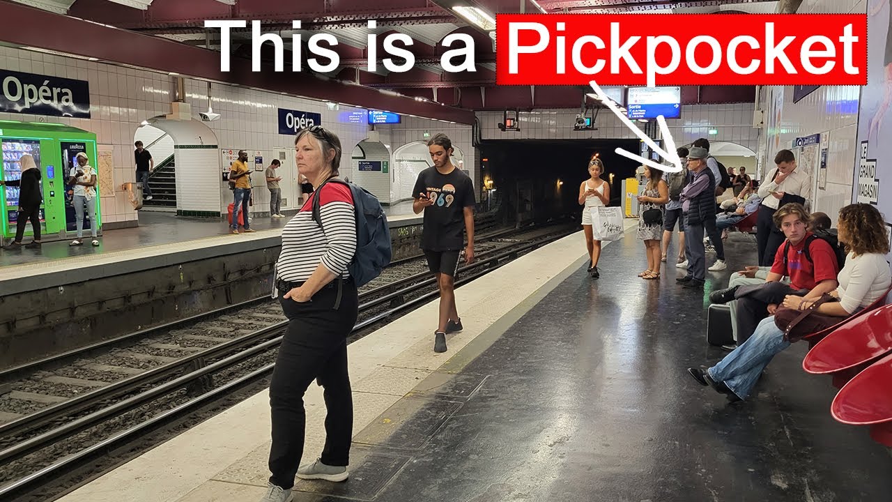 Don’t Fall for These 9 Paris Tourist Traps