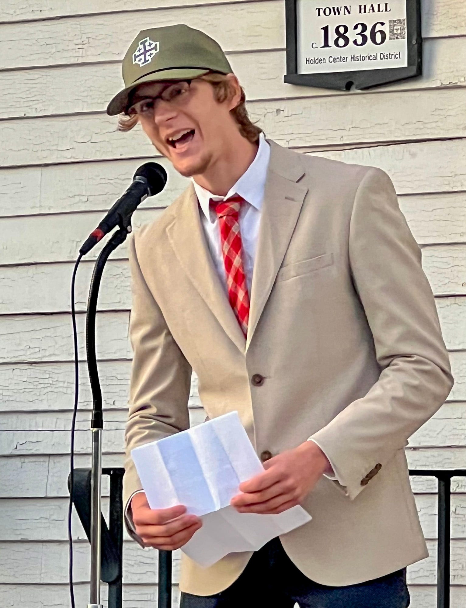 Hundreds gather in Holden for candlelight vigil honoring Charlie Kirk