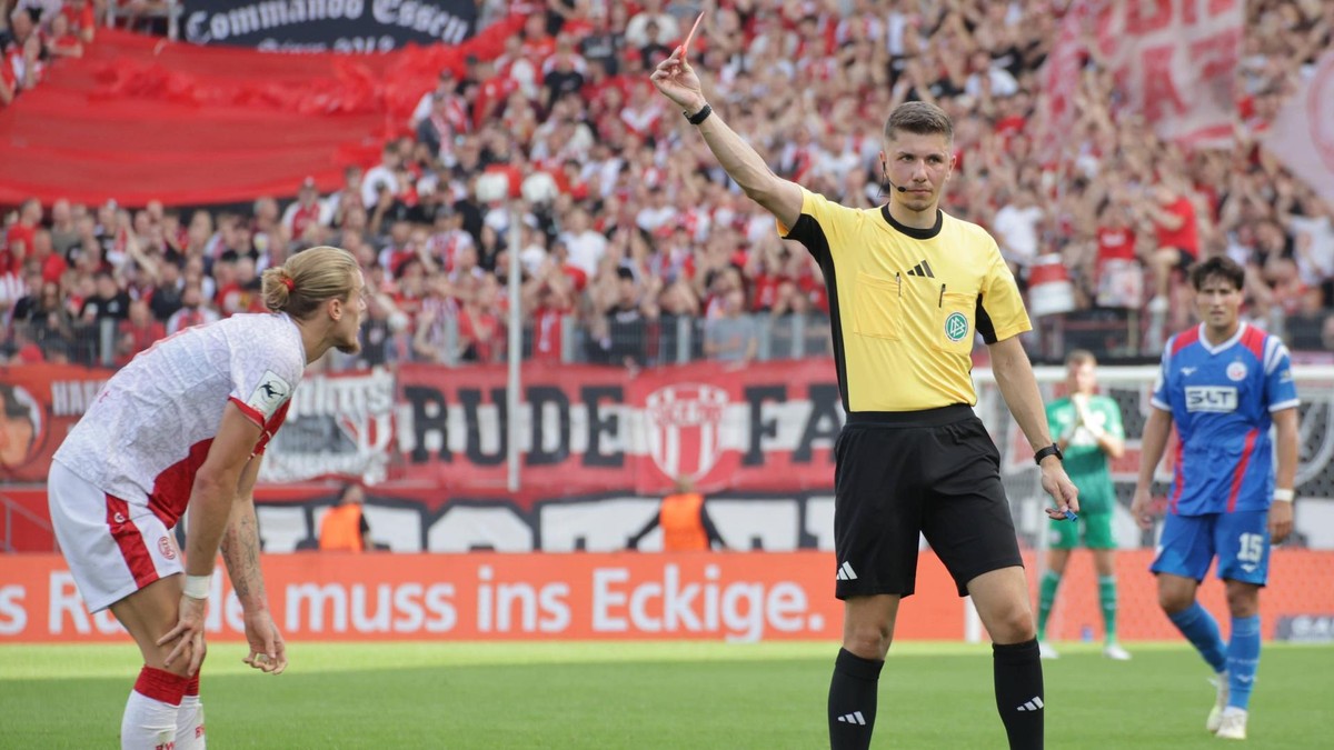 RWE: Tom Moustier für Rote Karte gesperrt - so hat der DFB entschieden