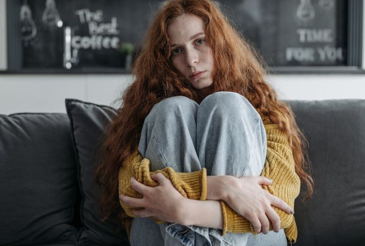 20 Everyday Habits That Are Quietly Making Us Feel Isolated