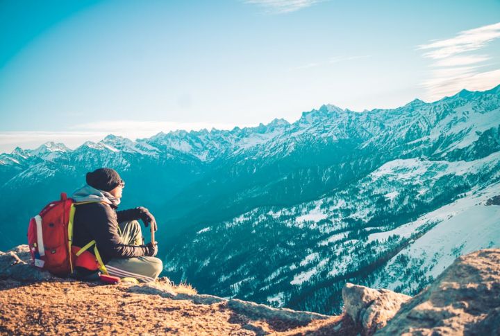 20 Everyday Habits That Are Quietly Making Us Feel Isolated