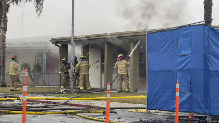 Fire at Oxnard elementary school collapses building, cancels classes