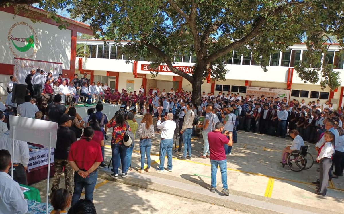 Con Feria por la Paz reciben a estudiantes de Cetis 78