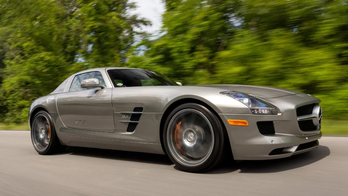 The Powerful 2011 Mercedes-Benz SLS AMG Gullwing in Photos