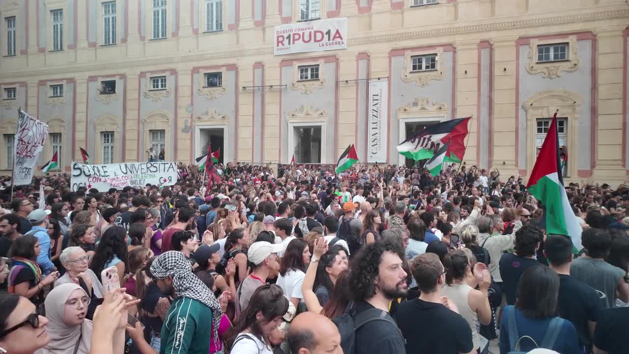 Protesters sing ‘Bella Ciao’ in Genoa’s Piazza De Ferrari