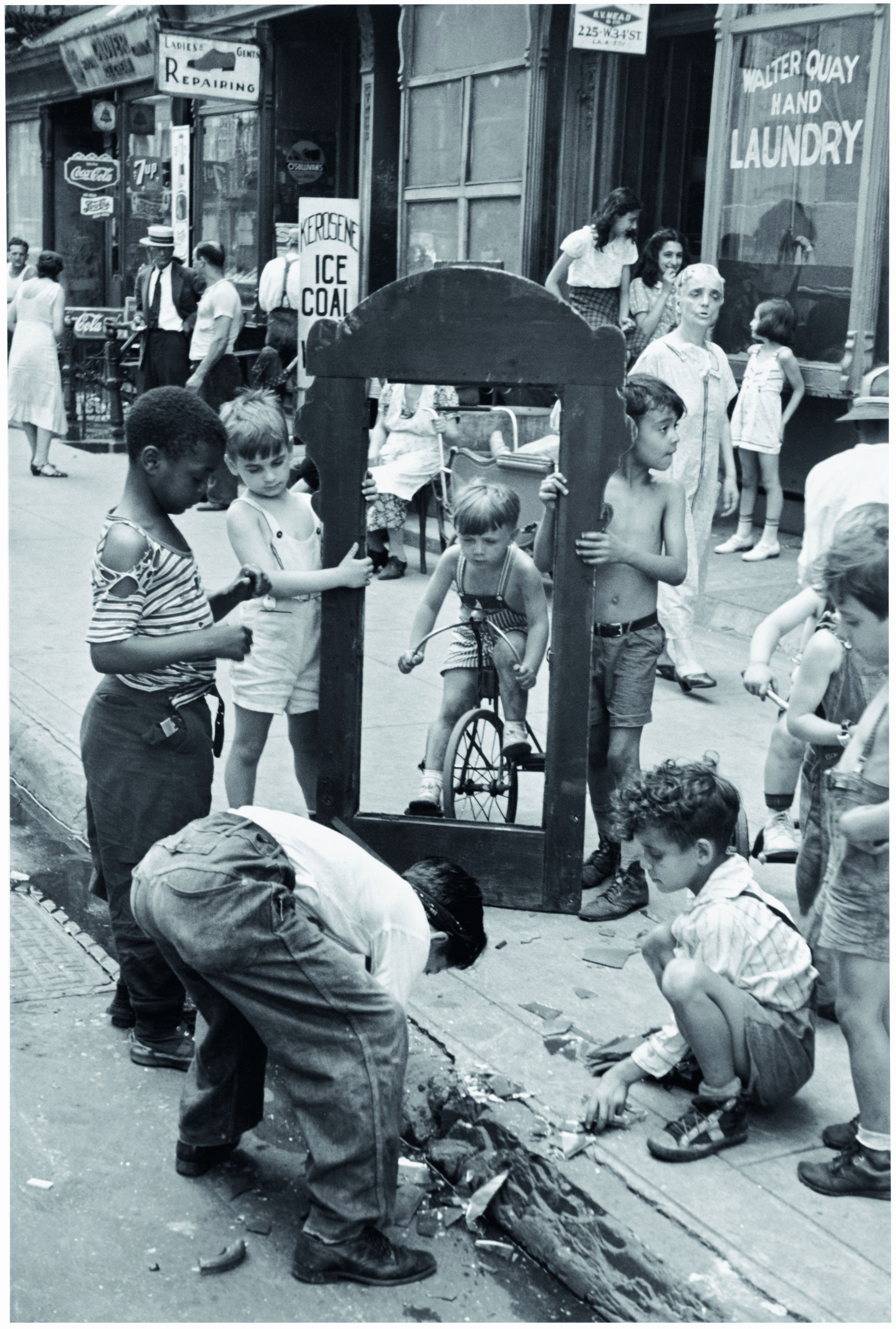 Helen Levitt, la fotógrafa que congeló la vida en las calles de Nueva ...