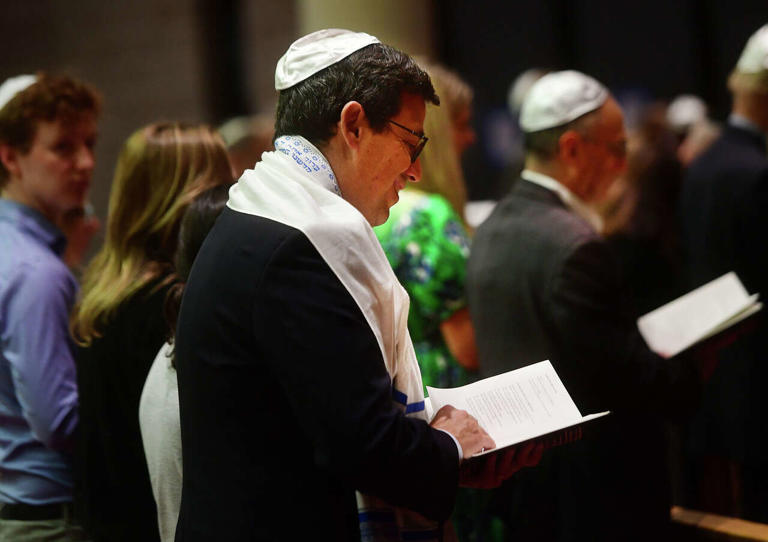 What's open and closed on Rosh Hashanah in Connecticut?